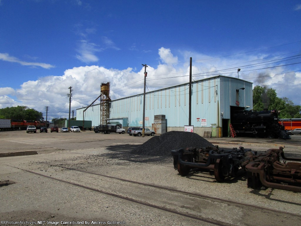 MILW 261, BNSF 2045 & 2604